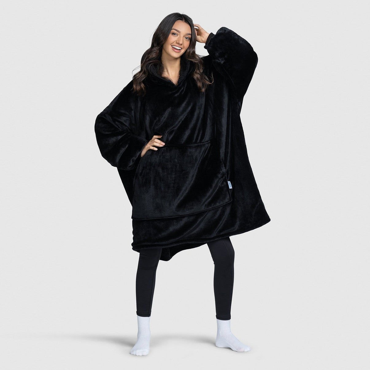 All Black Oodie – The Oodie