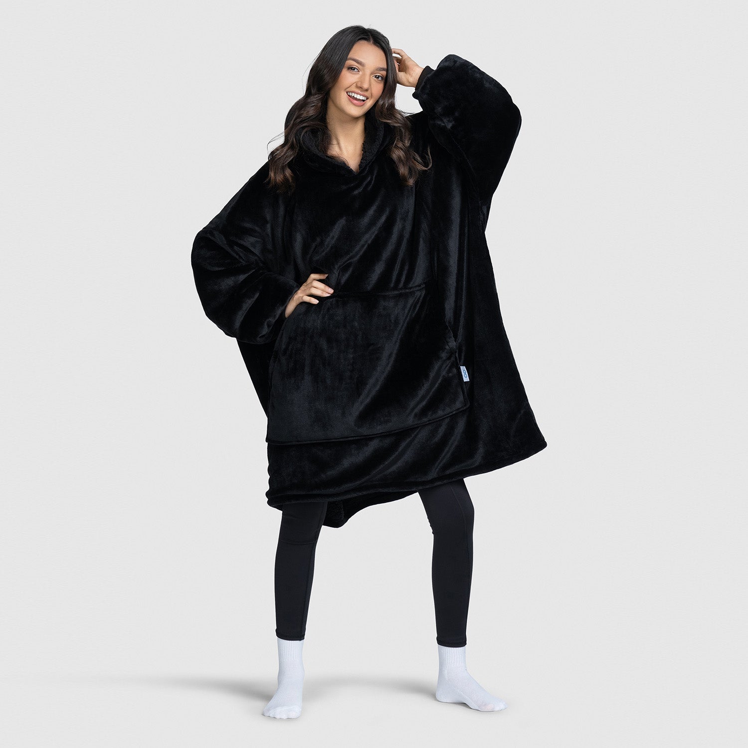 All Black Oodie – The Oodie