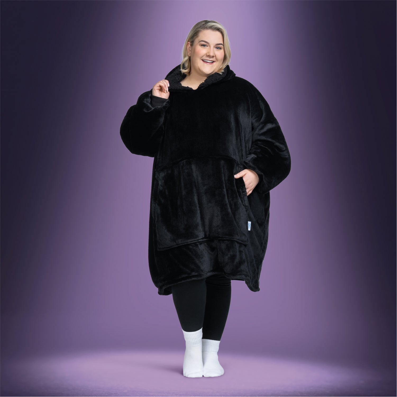 All Black Oodie – The Oodie