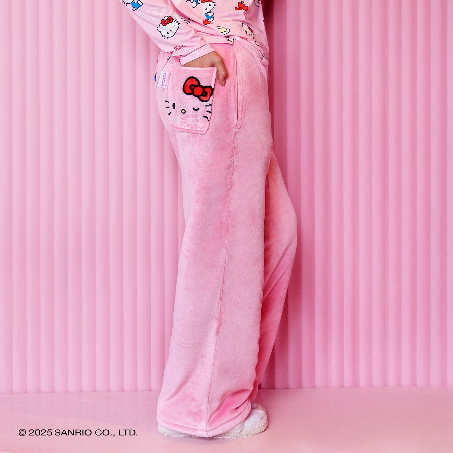 Hello Kitty Wide Leg Pant Licensed – The Oodie